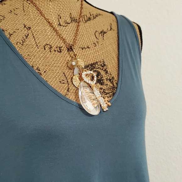 Raggs to Riches | Tops | Rags To Richesvneck Sleeveless Swing Topmed ...